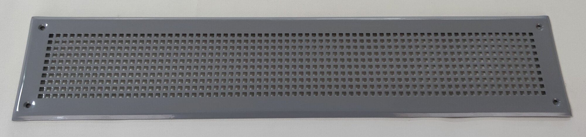 Решетка плоская с подгибом 500х100мм, перфорация Квадрат 3-5, светло серая.