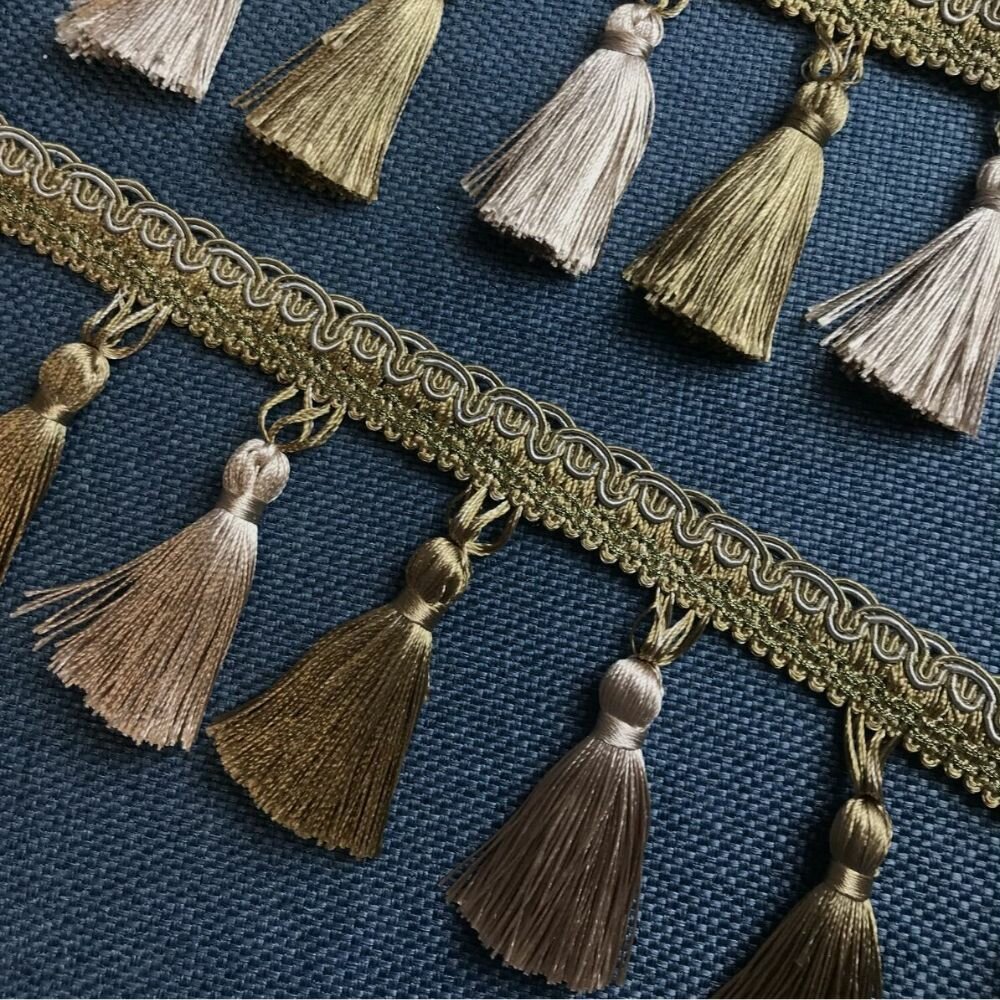 Бахрома для штор/бахрома для покрывал/тесьма с кисточками для мебели/, ширина 8.5 см, цв. бежевый, длина 11,5 метров