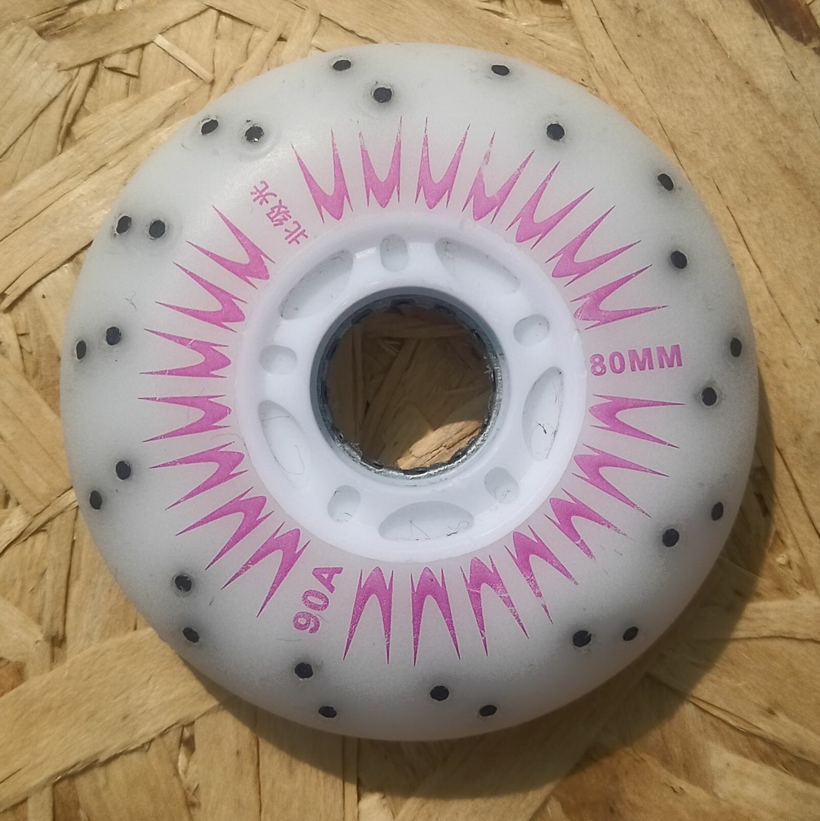 Колеса светящиеся розовым и искрящие 80мм (4 шт.) 85а жесткость, 50 кремниевых вставок.