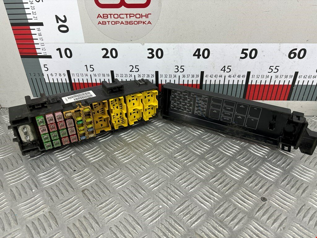 Блок предохранителей Jeep Commander 56047836AE арт. 1685953