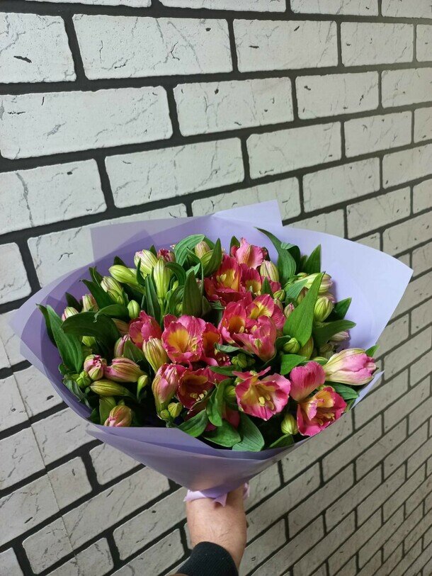 Монобукет Well Flowers, альстромерии, круглый, 9 шт, букет свежих цветов