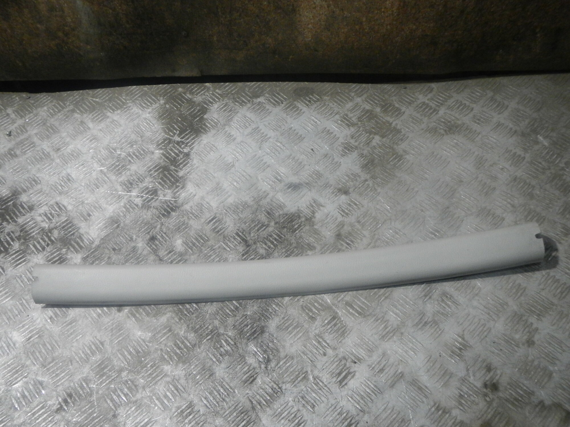 Б/У Обшивка двери багажника, SsangYong (Сангйонг)-REXTON II (07-) SSANGYONG REXTON II (07-) верхняя Царапины. 577268 SSAN...