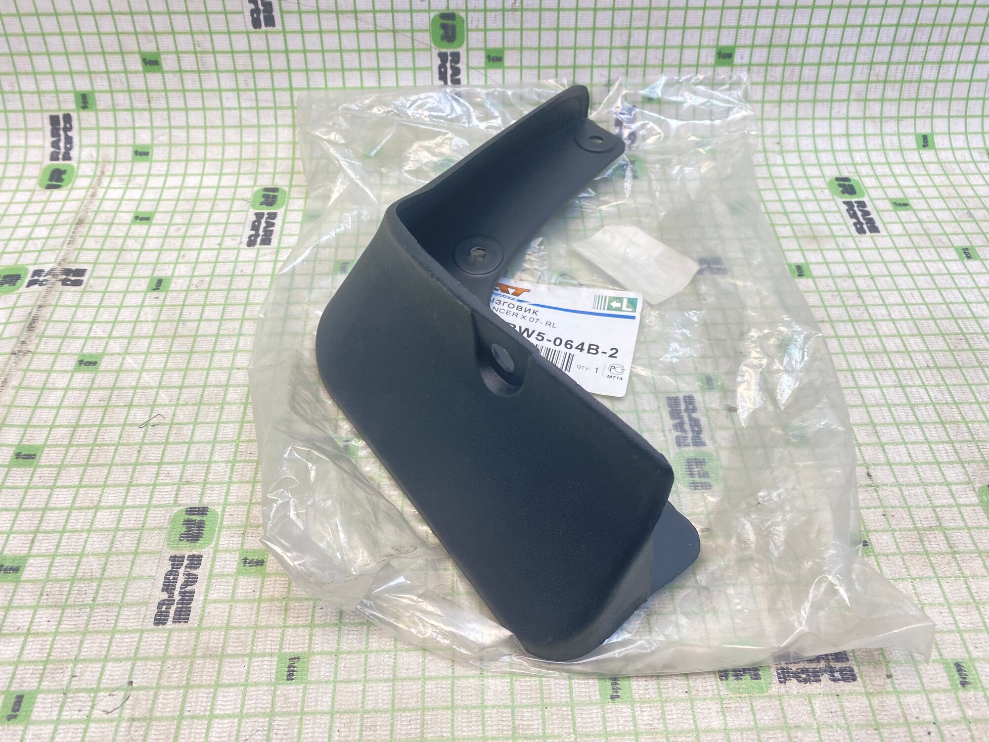 Брызговик задний левый для Mitsubishi Lancer