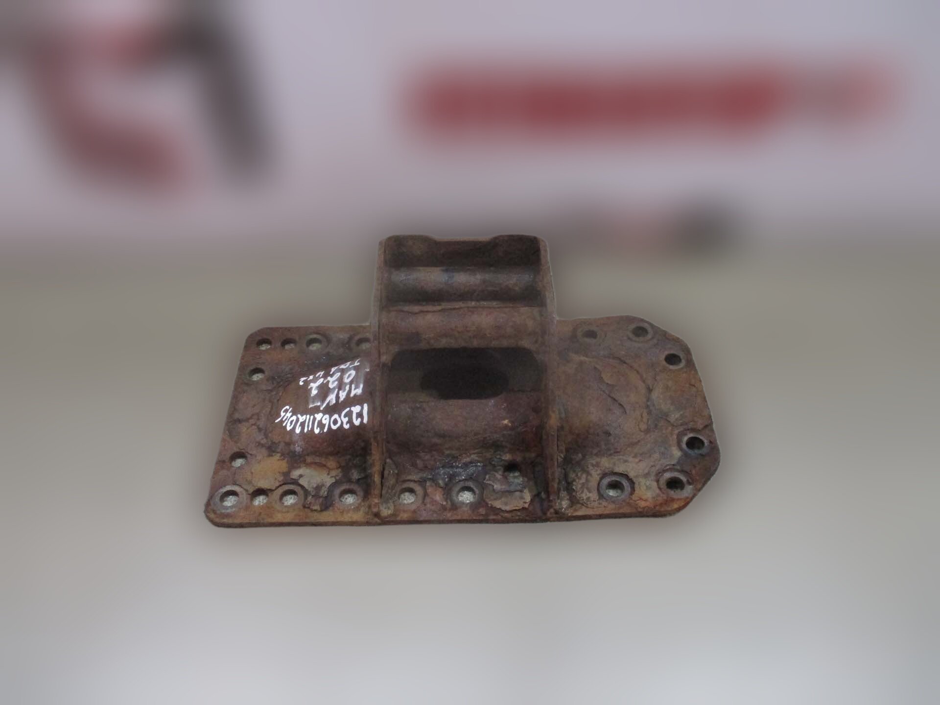 Кронштейн траверсы КПП справа MAN TGA, TGS, TGX, ржавый