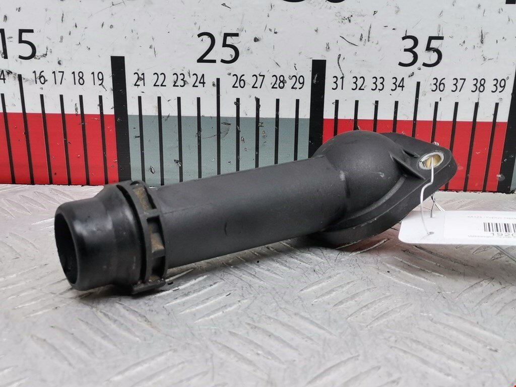 Корпус термостата Volkswagen Passat 5 06B121121 арт. 1920556