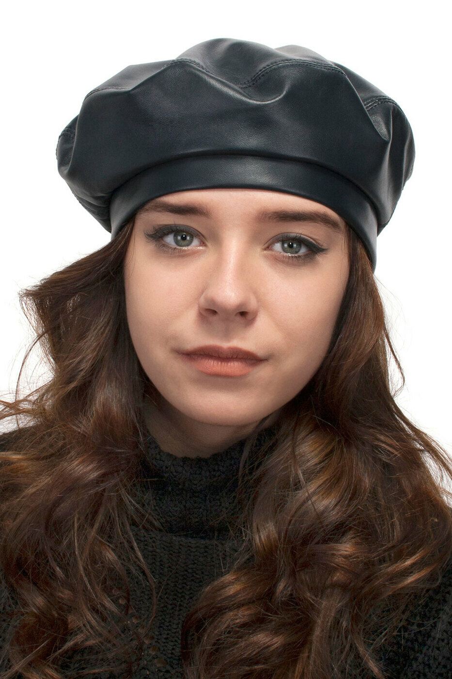 Берет из кожи. Диаметр 26 см. для женщин