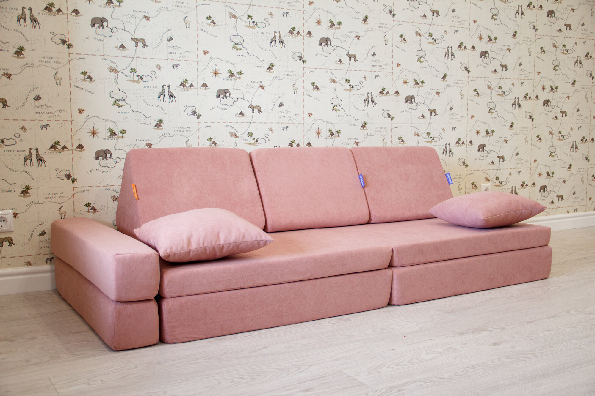 Детский диван-трансформер Playdivan Pastel Pink с тремя треугольными, боковыми и мягкими подушками