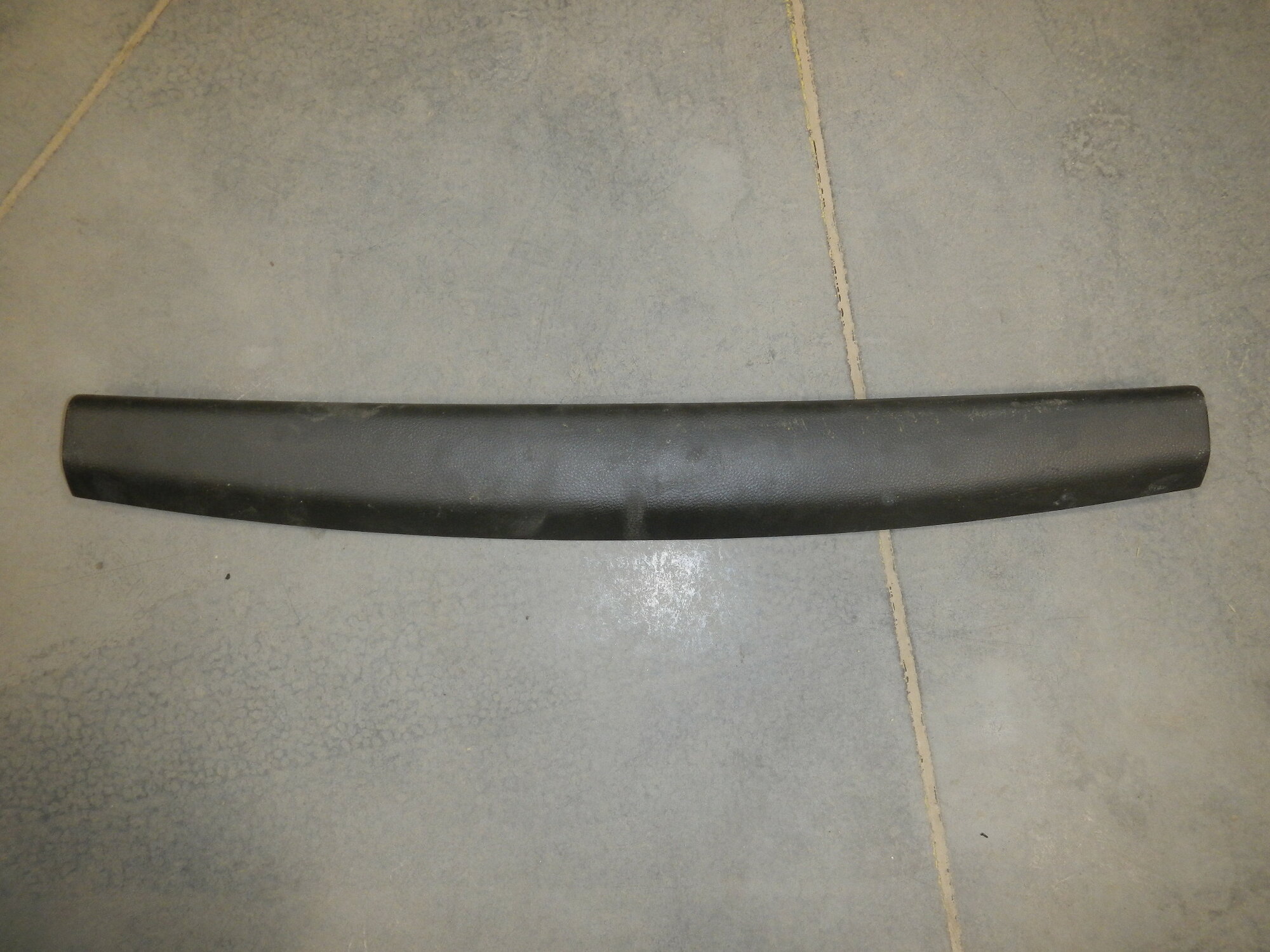 Б/У Обшивка двери багажника, Mitsubishi (Митсубиси)-OUTLANDER (03-09) MITSUBISHI OUTLANDER (03-09) верхняя Царапины. 5927...