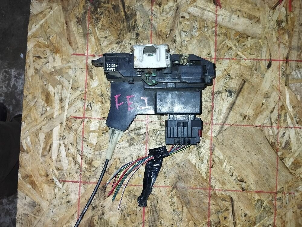 Замок водительской двери Форд Эскейп 1 Б/У с пробегом