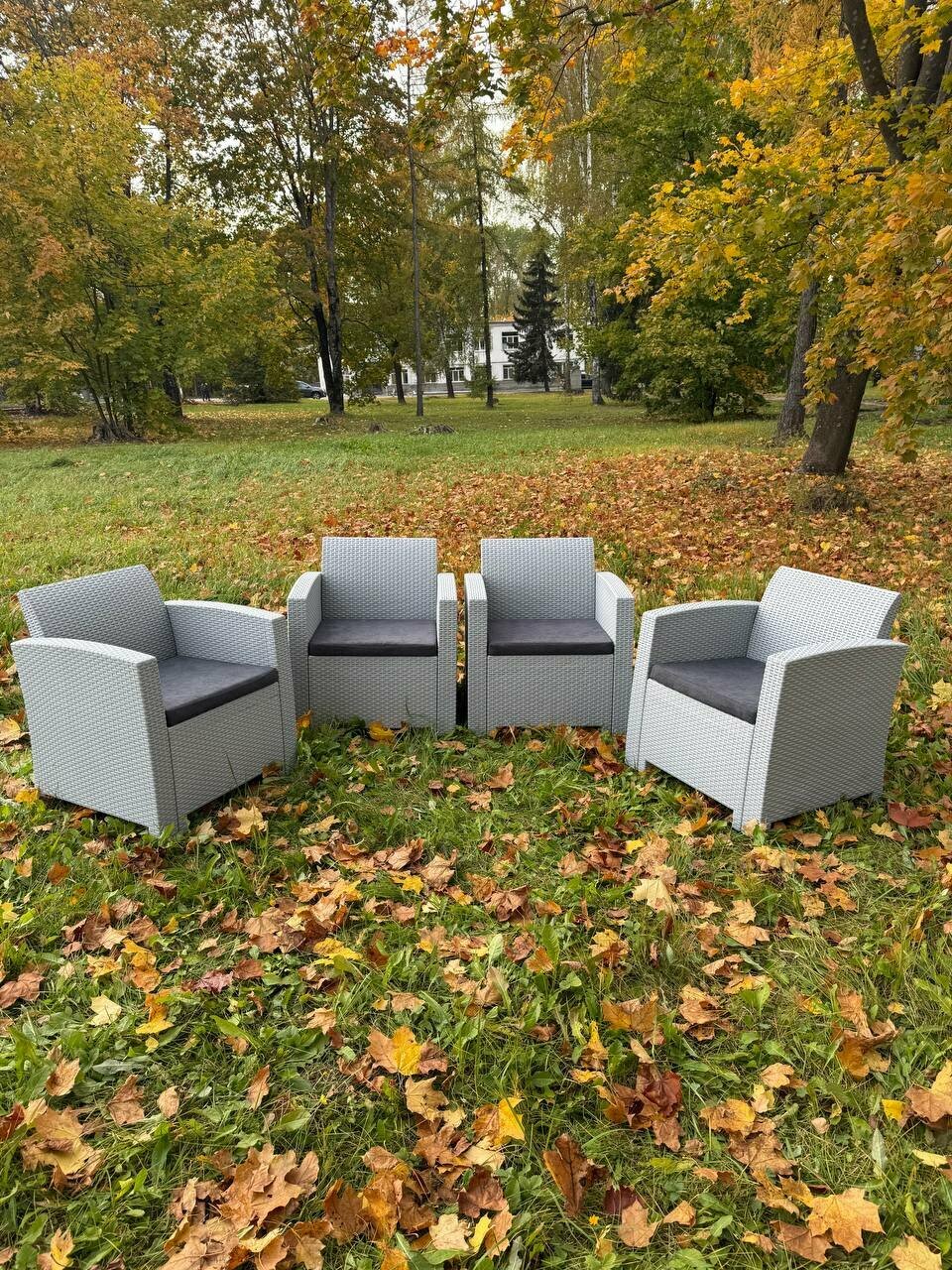 Комплект садовых кресел Royal Family LANA (4 шт.) из пластика, светло-серый