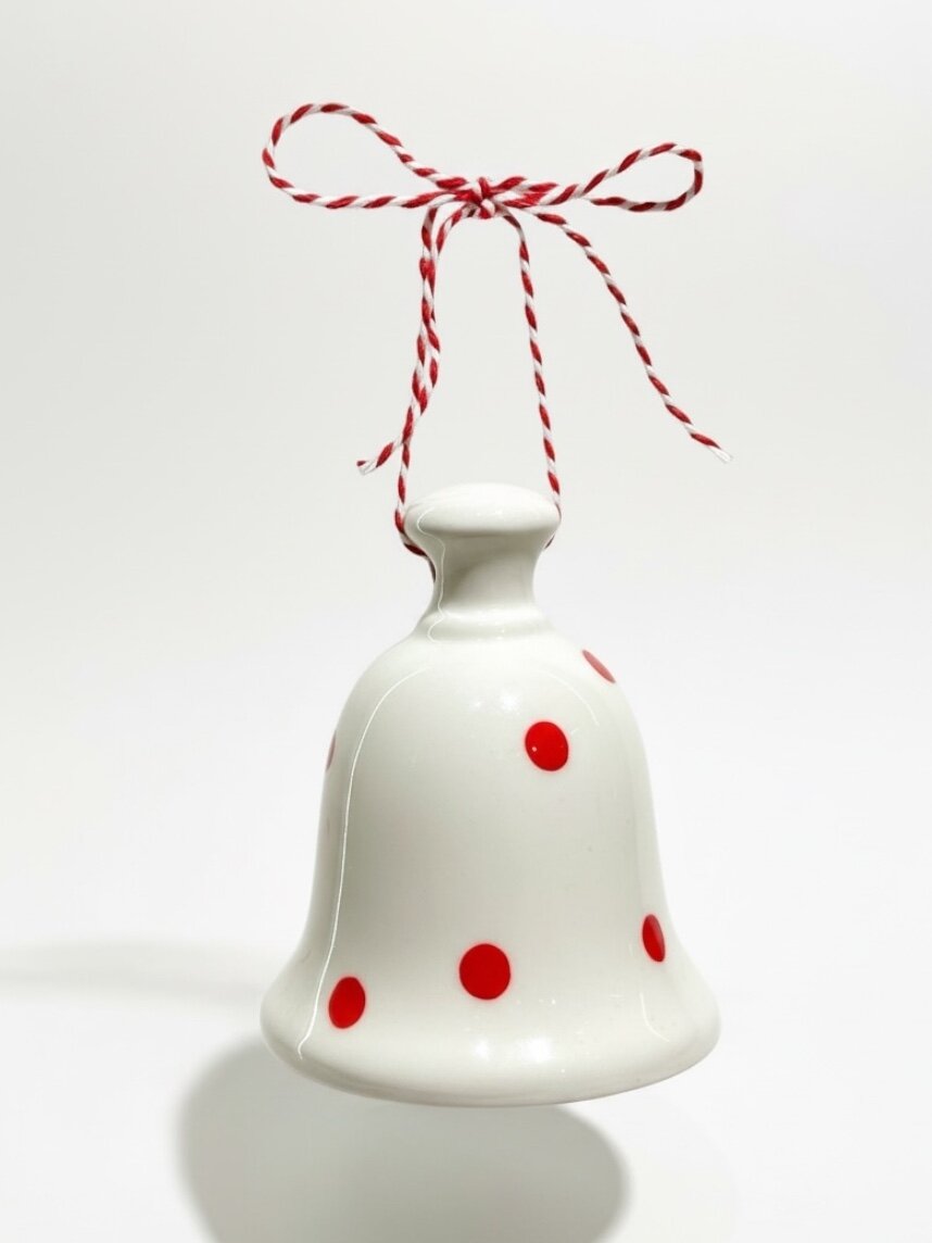Ёлочная игрушка колокольчик «Красные точки», керамика
