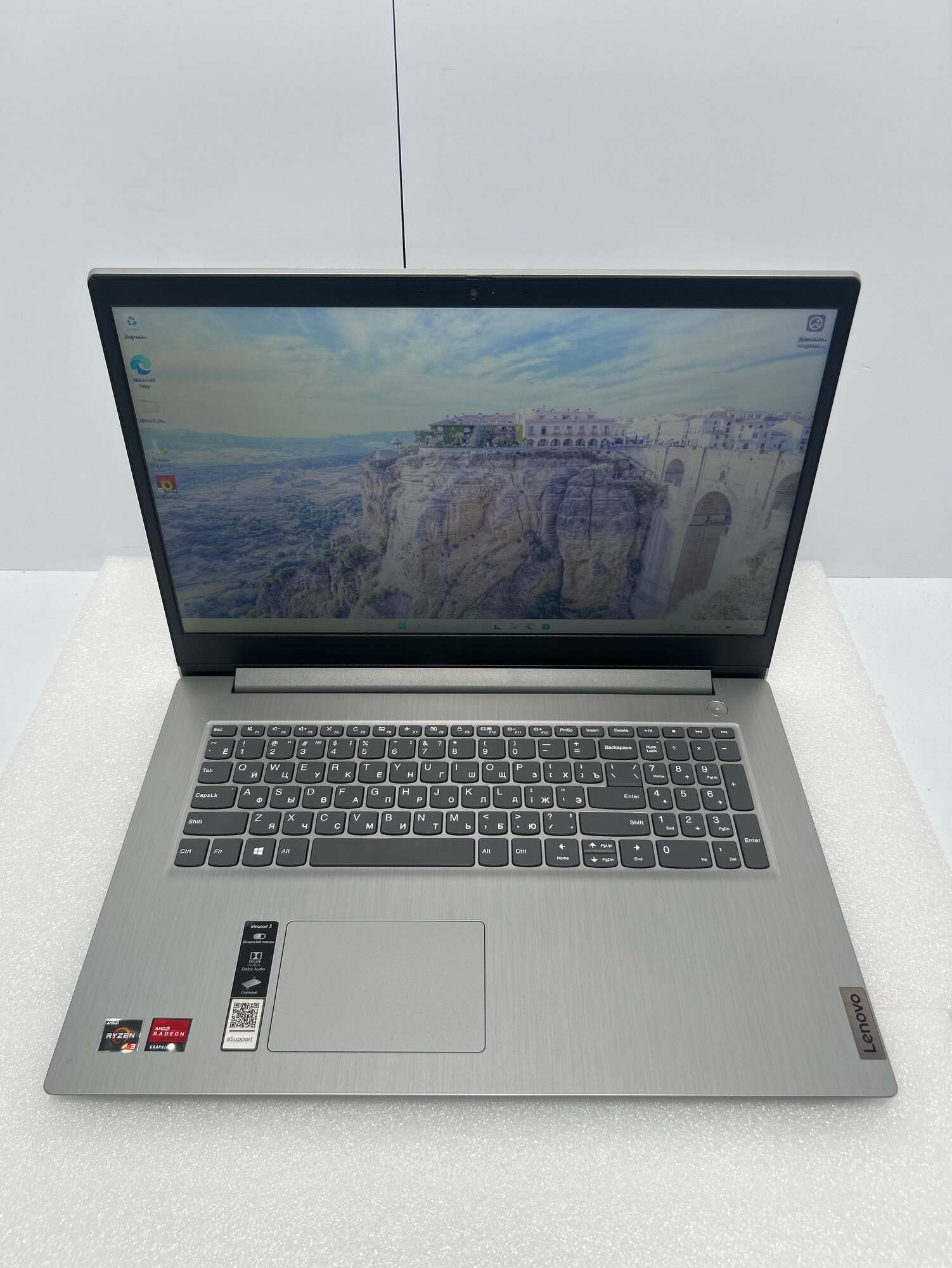 Ноутбук Lenovo IdeaPad 3-17ADA05 (81W20093RK) 17.3"/AMD Ryzen 3 3250U/RAM 8GB/SSD 256GB/AMD Radeon Graphics/1600x900/TN/DOS/Подсветка кл-ры: нет/Серебристый. Состояние: B1