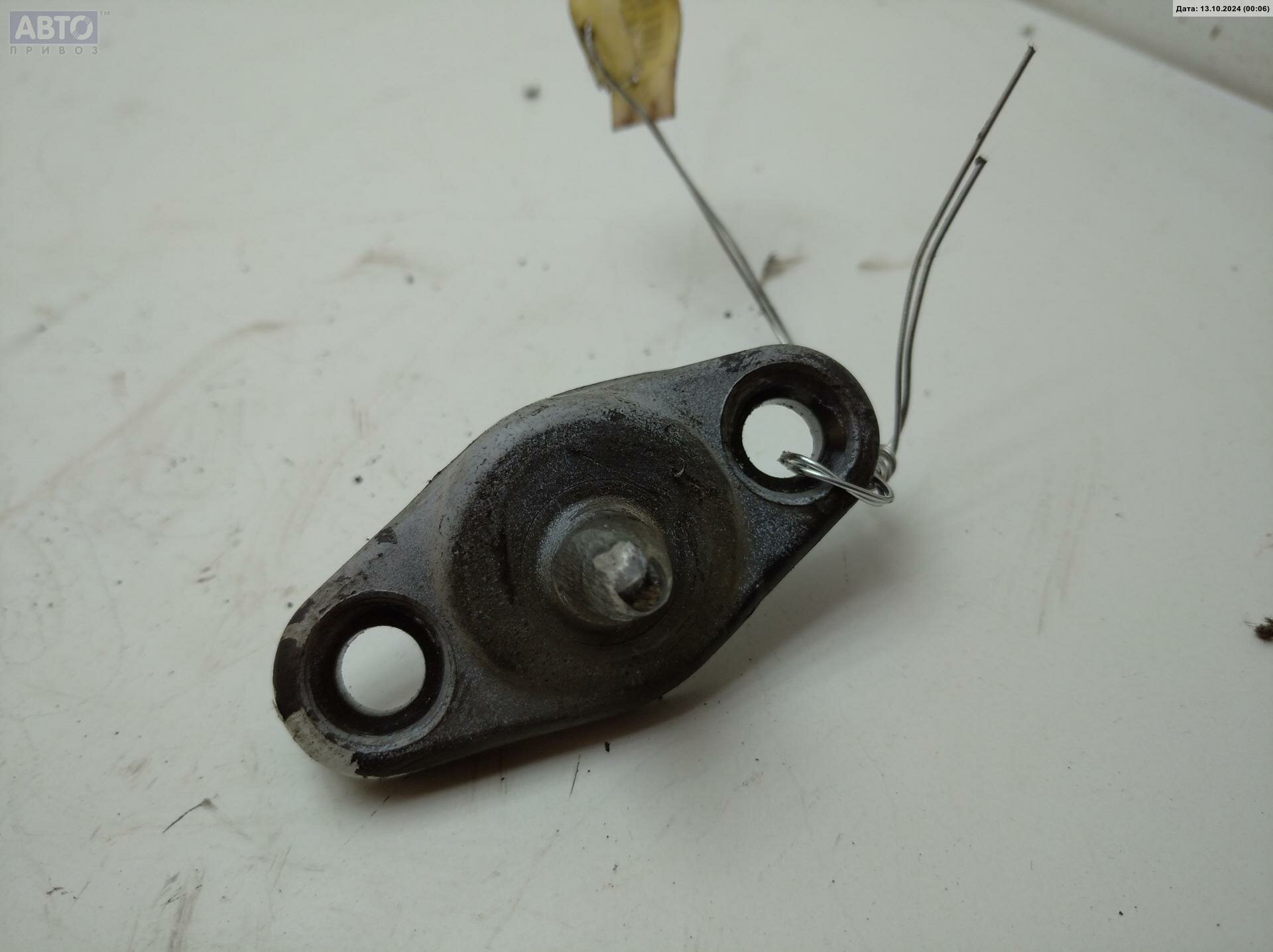 Ответная часть (скоба) замка двери Volkswagen Transporter T4