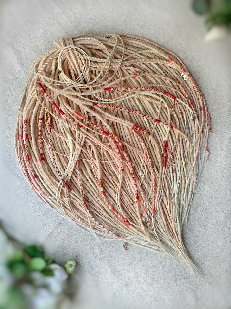 Авторский комплект крючковых дред, кос и твистов с украшениями в стиле бохо, софт, пушап, бежево-розовый