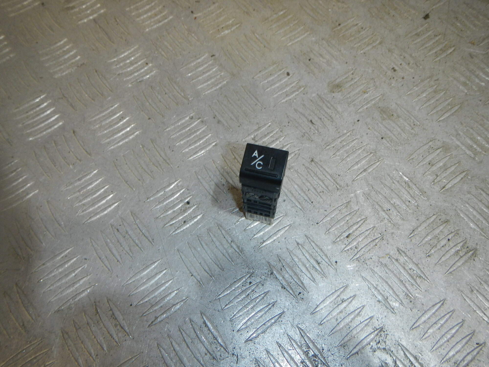 Б/У Кнопка, Hyundai (Хендэ)-GETZ 1 (02-05) HYUNDAI GETZ 1 (02-05) Кондиционера. Потертости. 513869 Hyundai-KIA арт. 97259...