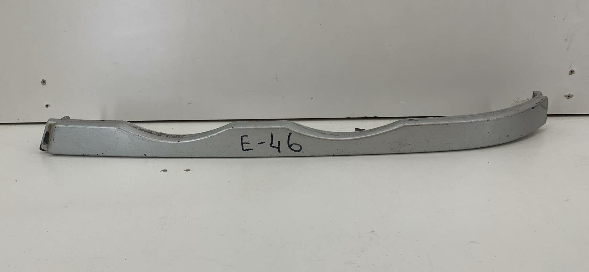 Ус под фару левый BMW 3 E46 2000 51138208481