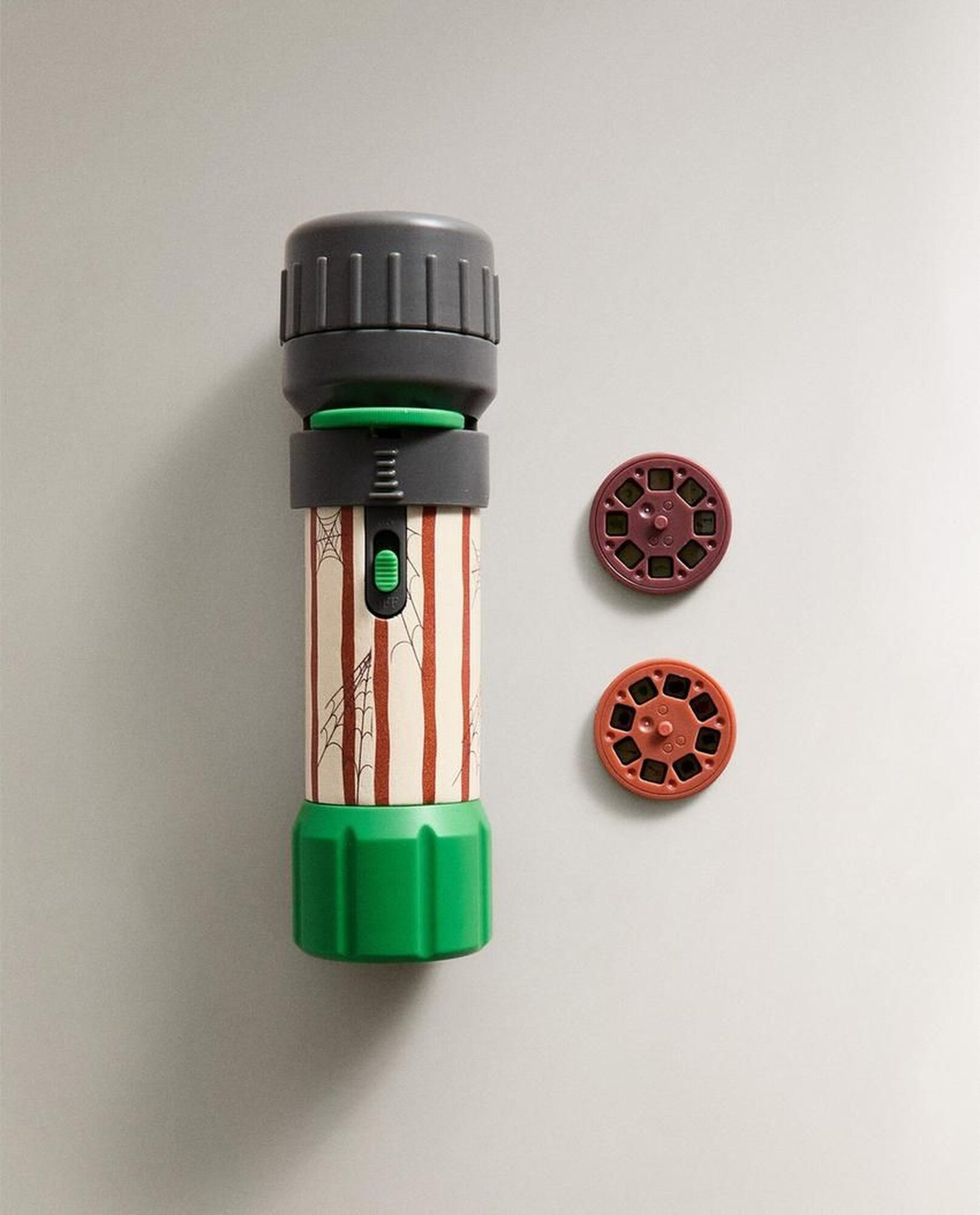 Детский проектор ZARA HOME HALLOWEEN 2670/052 - 14,3 x 4,45 x 4,45 см, разноцветный