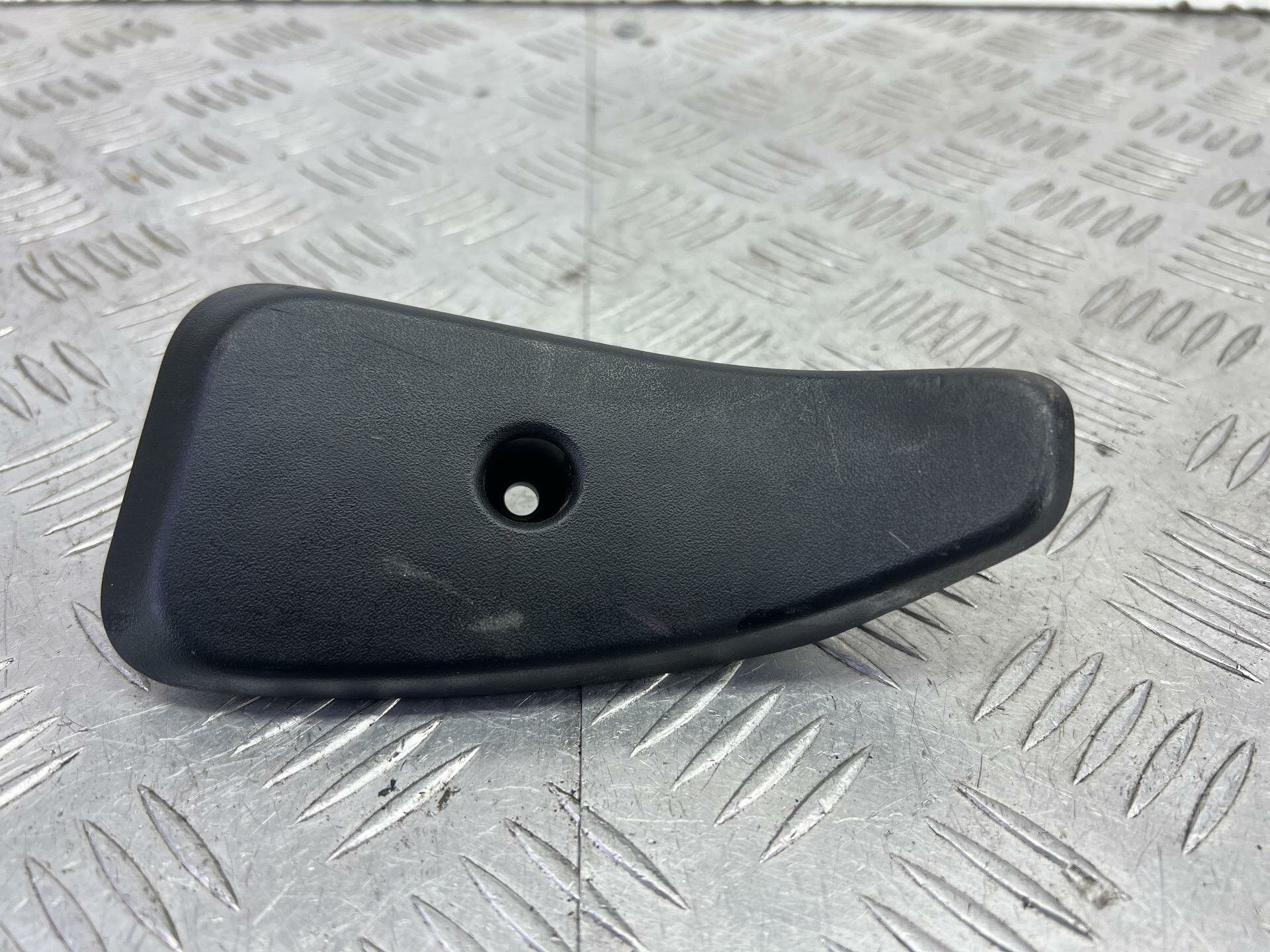 Ручка внутренняя двери правой Renault Logan (2004 - 2009) 8200522398