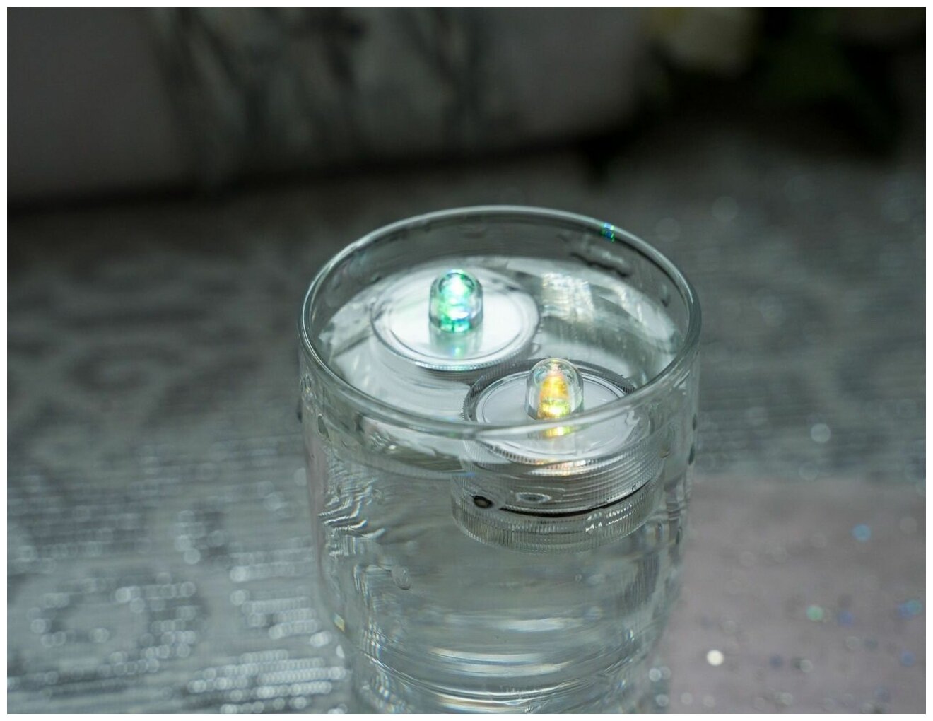 Набор плавающих свечей радуга на воде, RGB LED-огни, 3х2.5 см, батарейки, 2 шт, Koopman International XX8991000