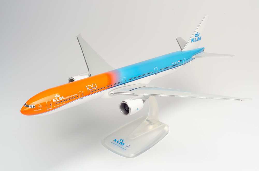 Herpa Snap-Fit Модель самолета Boeing 777-300ER "Orange Pride" KLM
