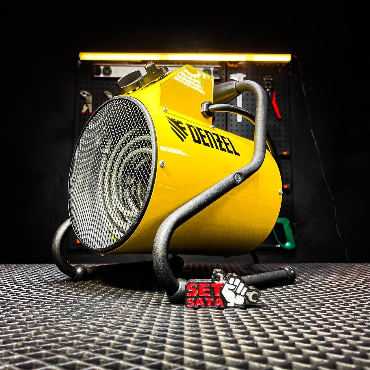 Denzel Тепловая пушка SFH-5000, 230 В, 400 м3/ч, 3 реж. вентилятор, 3000/4500 Вт [96438]