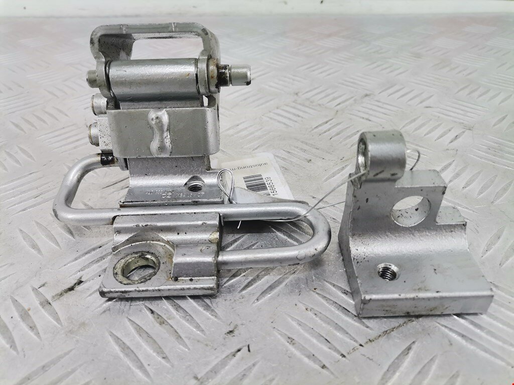 Петля двери задней правой Audi Q7 4L 4L0833412A арт. 1566539