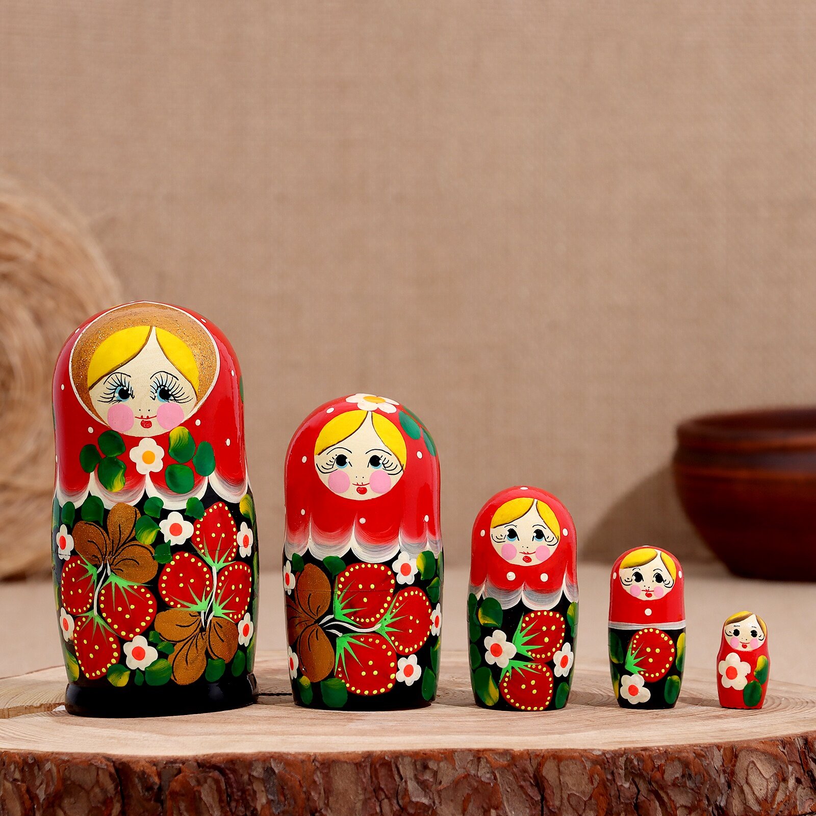 Матрёшка дерево «Весела», красная голова, низ чёрный, 5-кукольная, 14 см