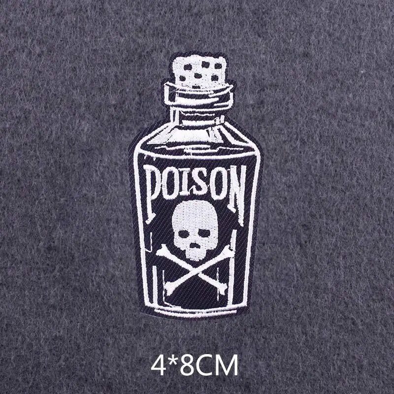 Нашивка "ПоISON" череп и кости, черная, 4*8см, PE6078CT