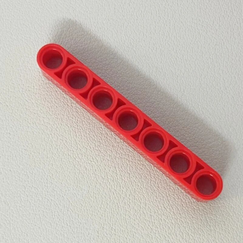 Красный пластиковый кирпичик LEGO 1x7