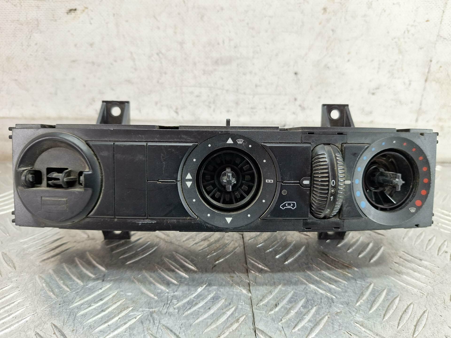 Блок управления печки/климат-контроля Mercedes-Benz Sprinter W906 (2006 - 2014) A9068300485KZ