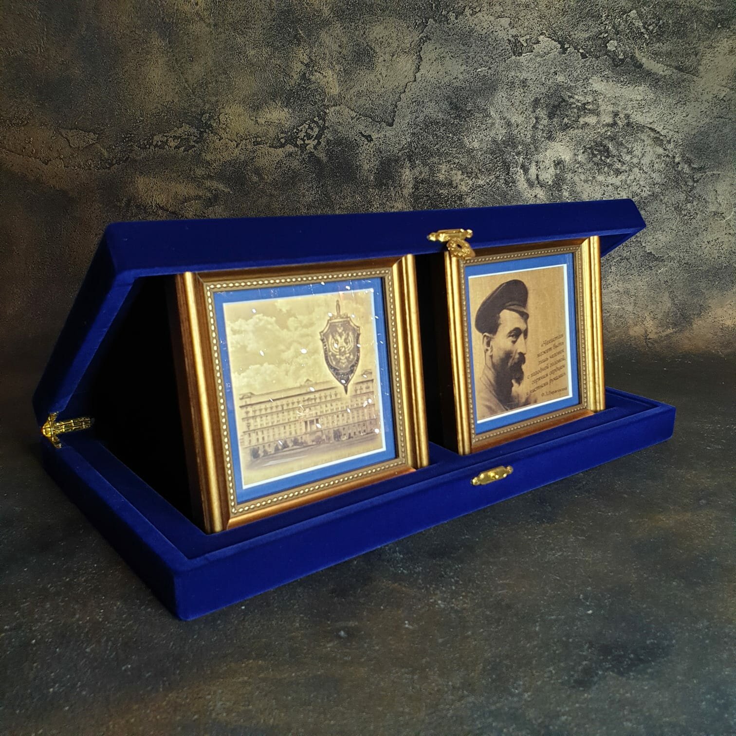 Набор 2 плакетки "Здание ФСБ+ портрет Дзержинского" в футляре 38 х 21см