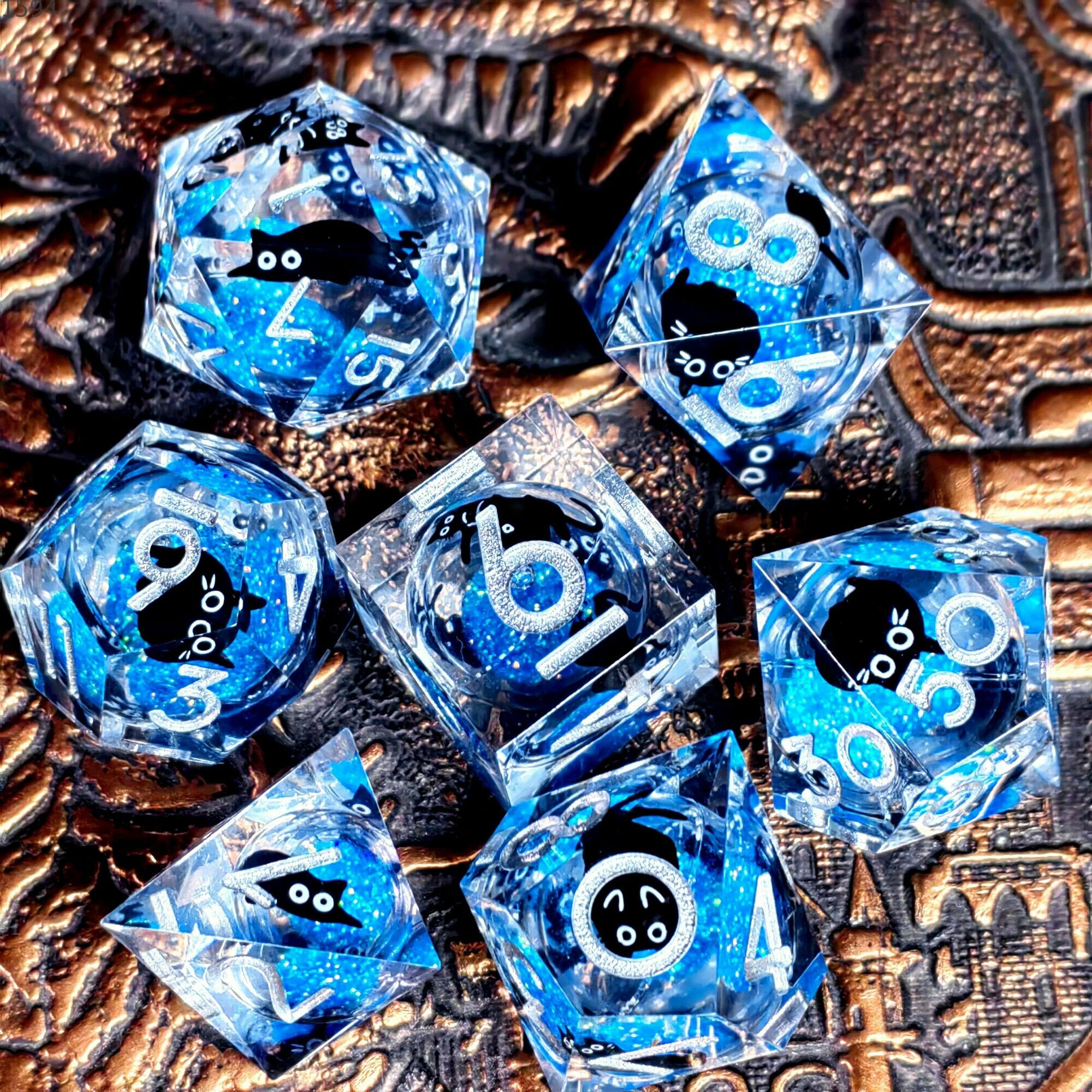 Набор кубиков для DND - 7 штук, прозрачные кубики с синим песком, дайсы для ДнД, кости днд, кубы днд, серебряные цифры159