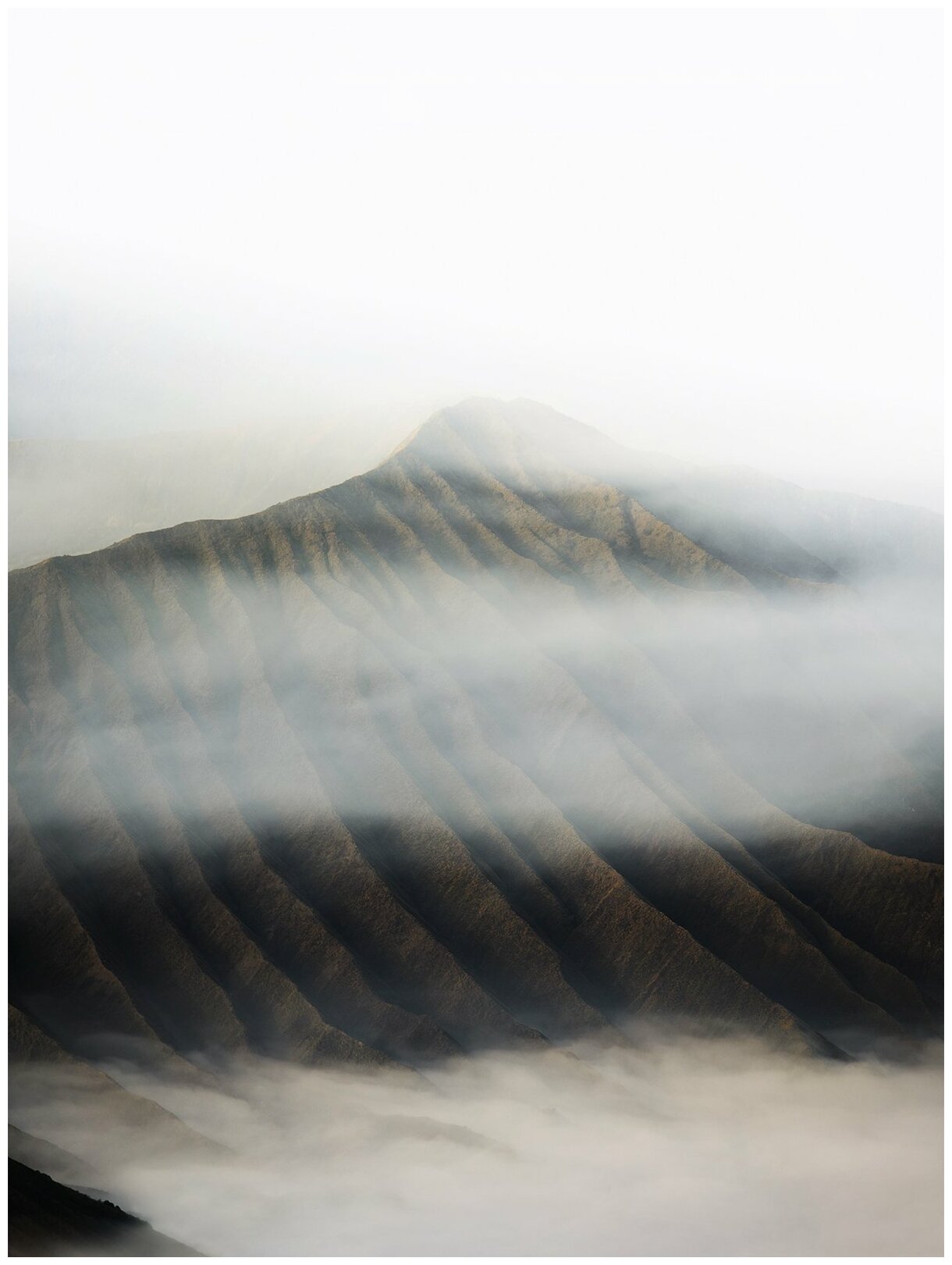 Постер / Плакат / Картина Туманные Доломиты - Италия 40х50 см в подарочном тубусе