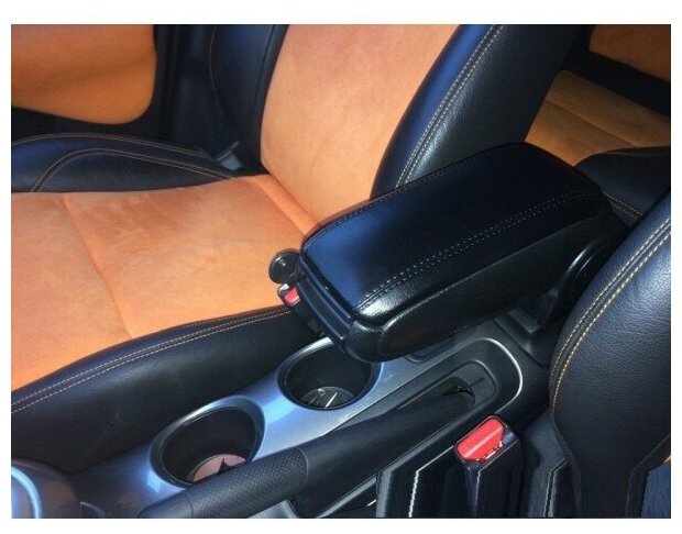 Подлокотник вставной в подстаканник Nissan Juke (F192)