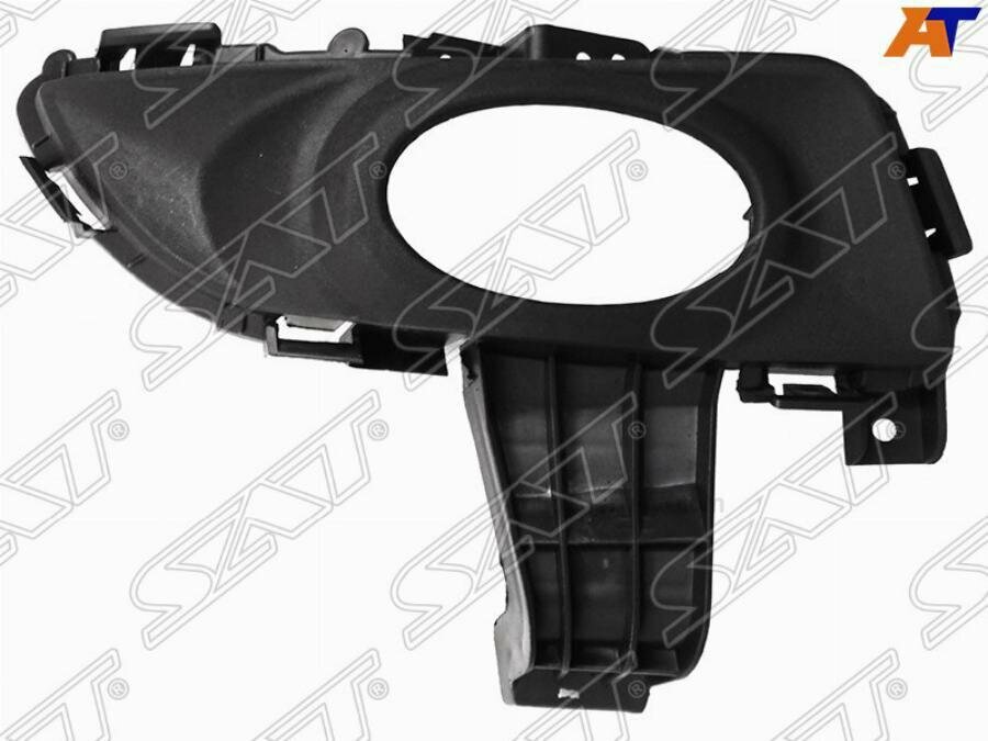 SAT STMZV72191 Оправа ПТФ Mazda 3 03-06 / Axela 03-06 (Справа)