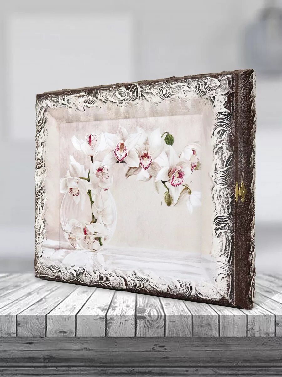 Ключница настенная закрытая в прихожую белая