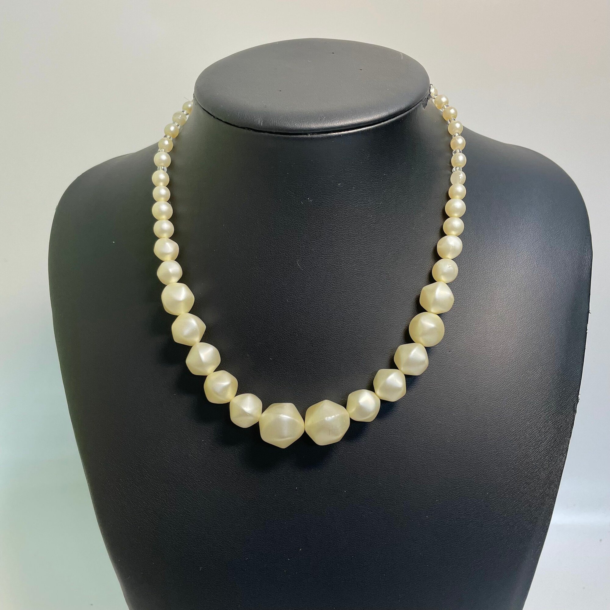 Чешские винтажные пластиковые бусы, имитация под жемчуг, времен СССР