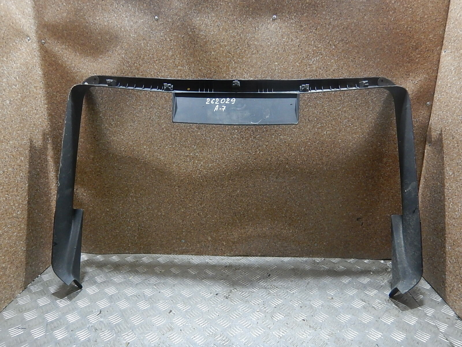 Б/У Обшивка двери багажника, Skoda (Шкода)-OCTAVIA A7 (13-) SKODA OCTAVIA A7 (13-) Лифтбек верхняя Царапины. 262029 VAG а...