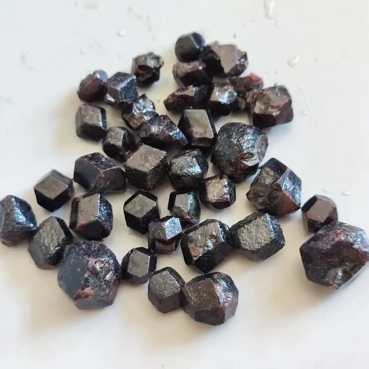 Набор натуральных гранатовых кристаллов для дома