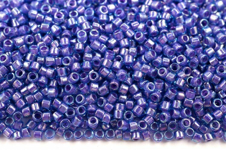 Бисер японский TOHO Treasure цилиндрический 11/0 #1843 вода/лаванда радужный, окрашенный изнутри, 5 грамм