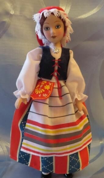 Кукла коллекционная в финском женском костюме