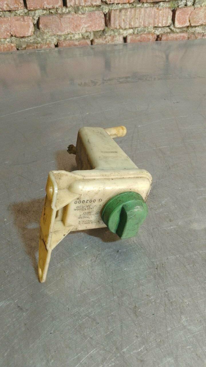 Бачок гидроусилителя Volkswagen Passat B5 (1996 - 2001) 8D0422373C