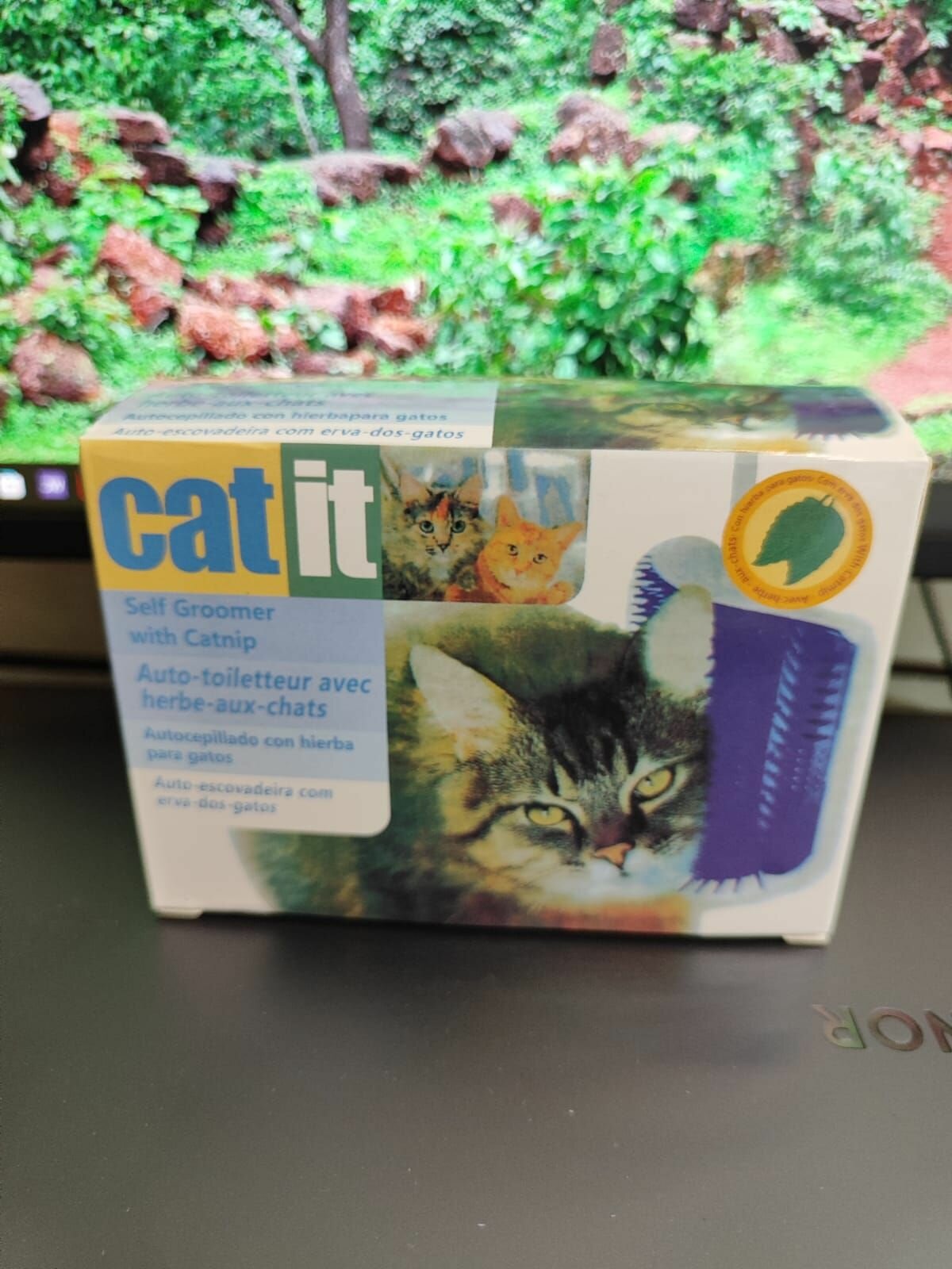 Пуходерка для кошек CatItsMIX-02, угловая, с мятой, крепление на стену