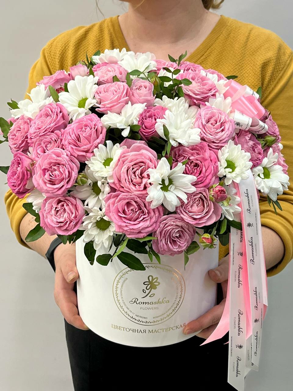 Коробка из кустовых роз и хризантем Romashka «Сафие», S, 30см, для Дня матери