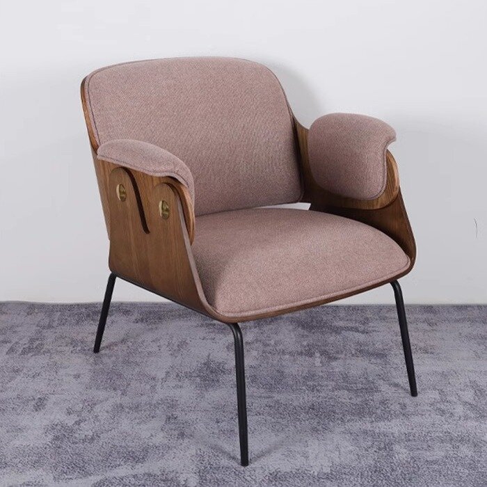 Кресло маленькое в стиле BD Barcelona LOW LOUNGER Дизайн Jaime Hayon (цвет орех + светло-коричневая ткань)