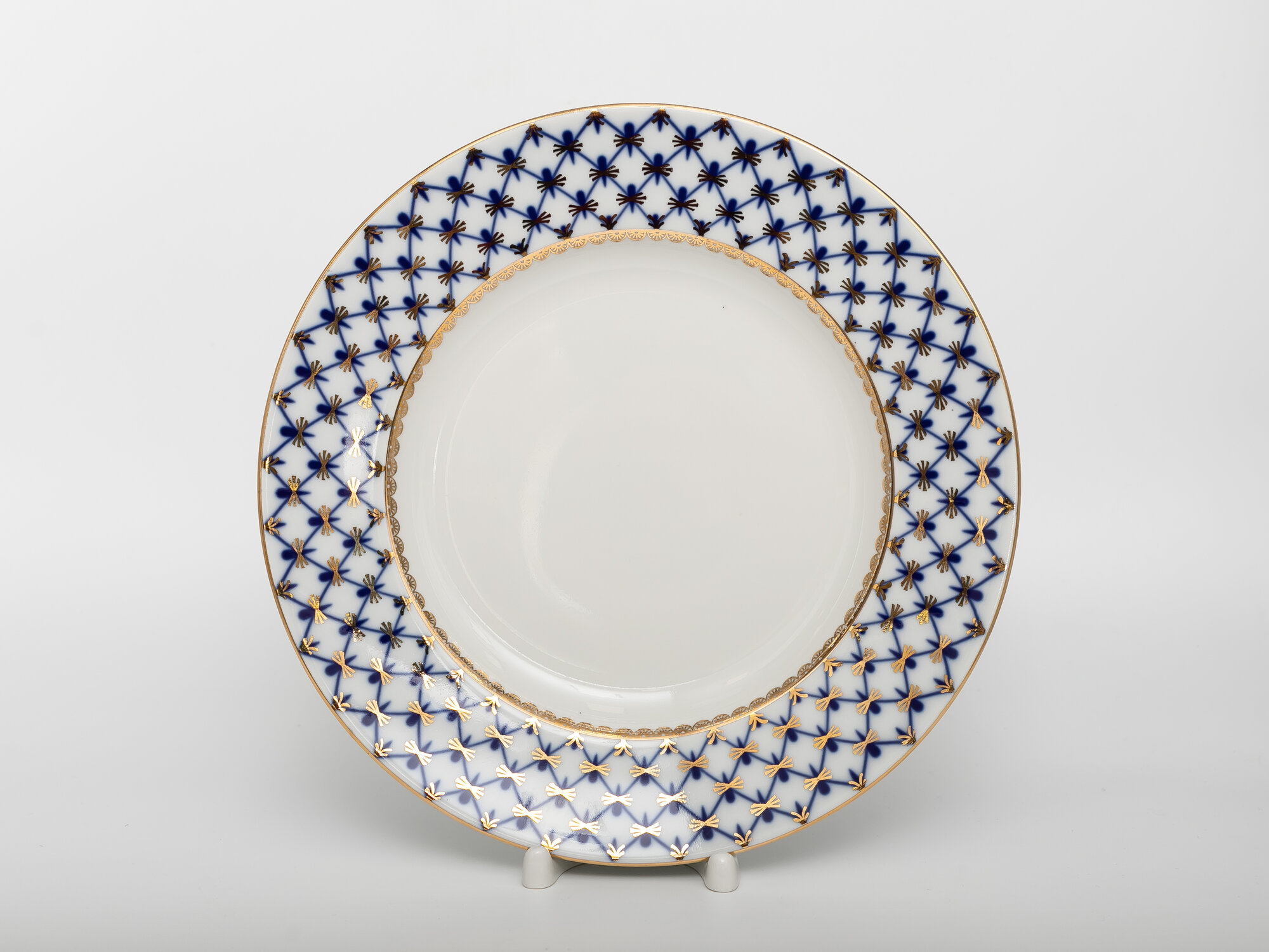 Тарелка мелкая, 24 см. Императорский фарфоровый завод ИФЗ. Плоская, Кобальтовая сетка. Фарфор