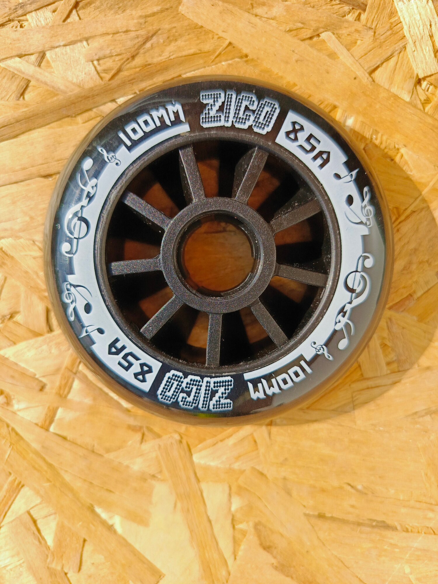 Колеса для роликов 100мм, жесткость 85а, Zico черные. (6 штук)