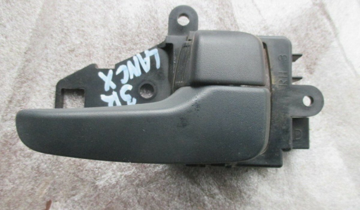 Ручка двери задней правой внутренняя Lancer (CX,CY) Mitsubishi MN105360
