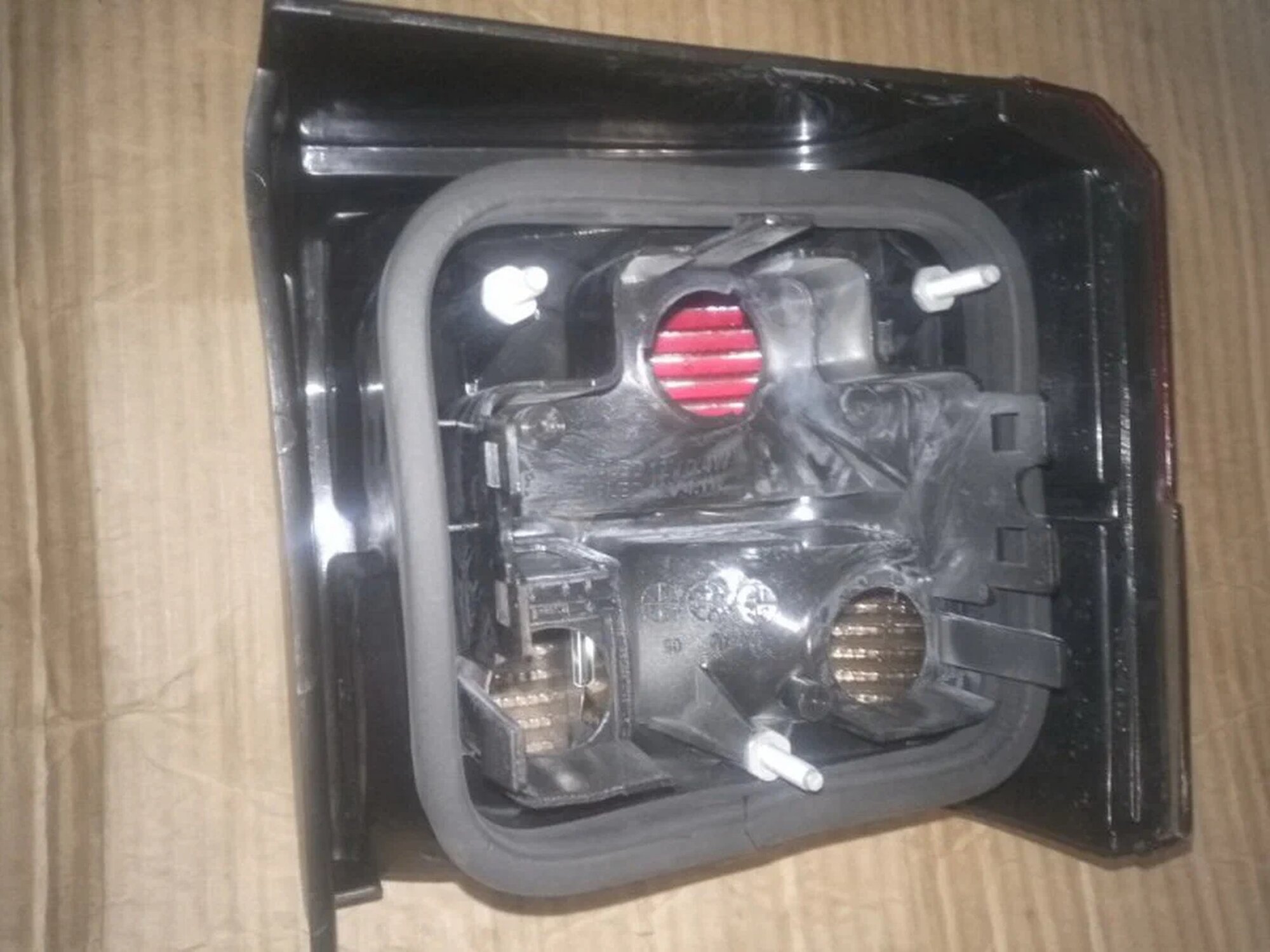 Фонарь 701945111, для Volkswagen Transporter T4, задний, левый, тонированный