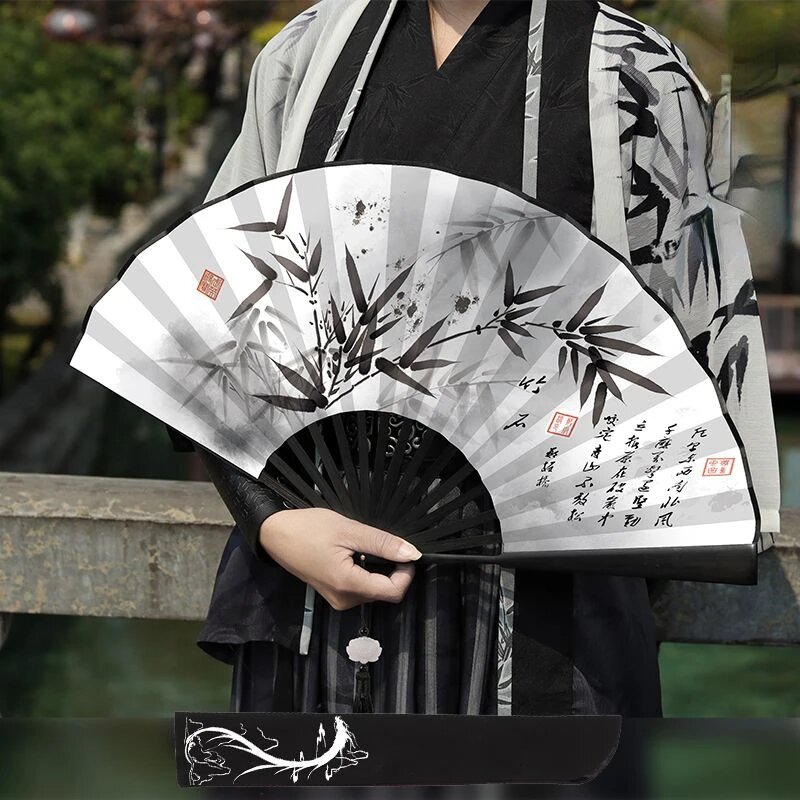 Складной декоративный веер из бамбука и ткани I